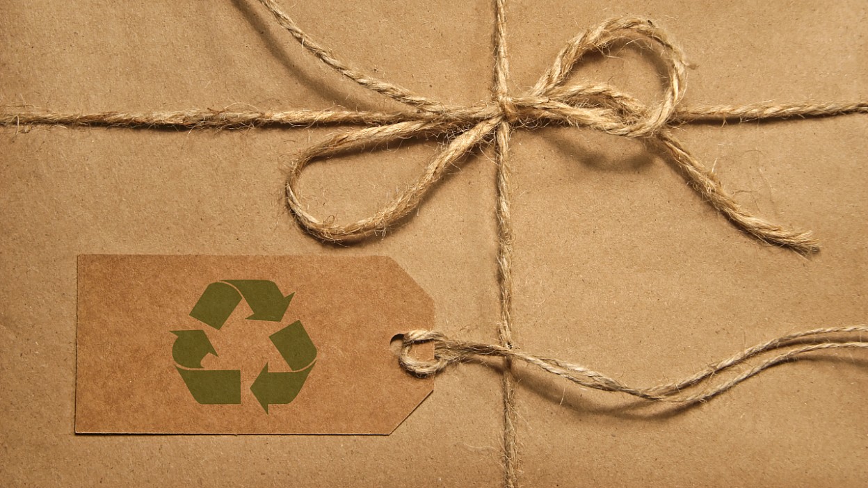 Pakowanie paczek w ekologiczny sposób - czyli jaki?